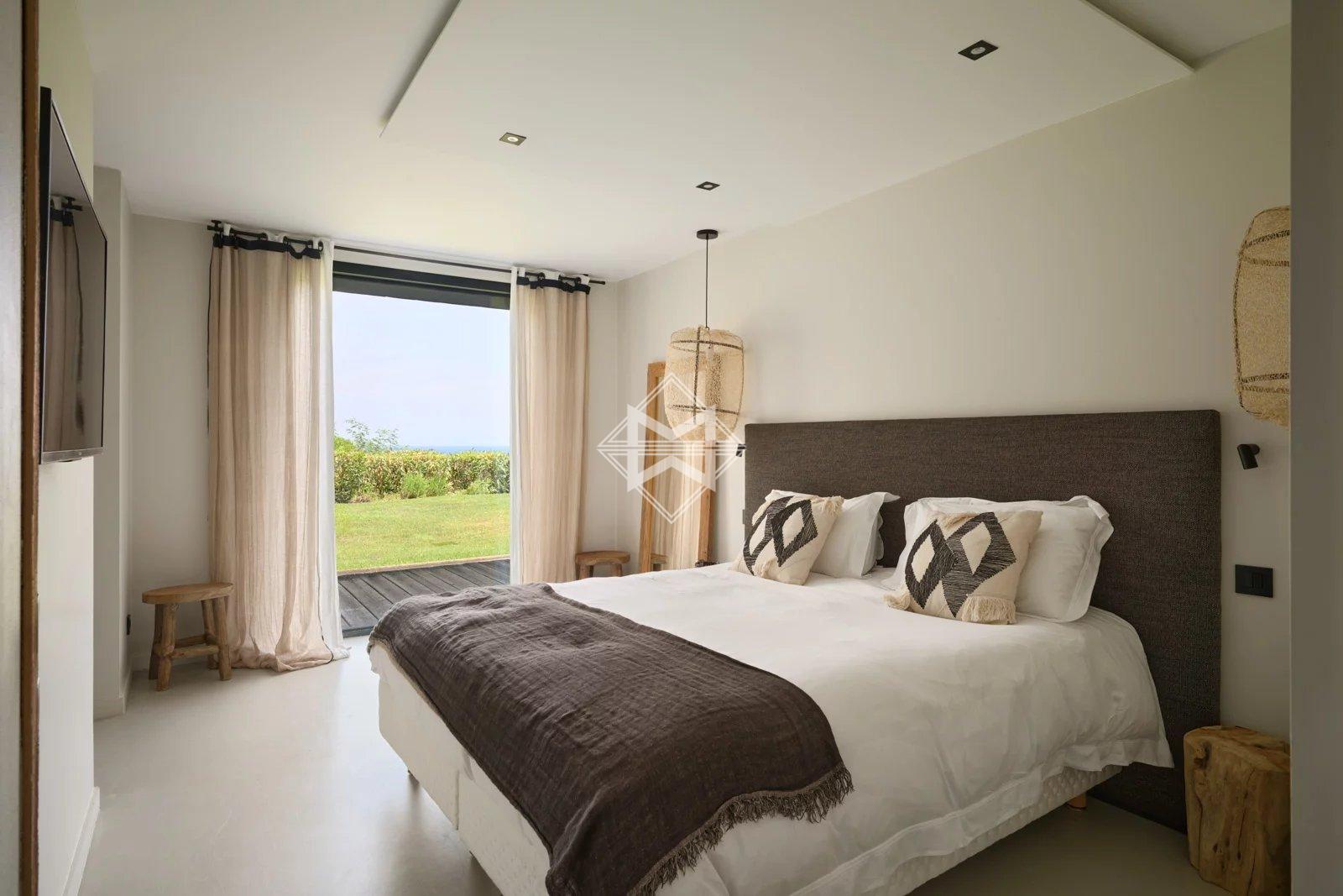 Rent Villa Saint-Tropez - 9 Bedrooms - Panoramic sea view . Ref 8828L