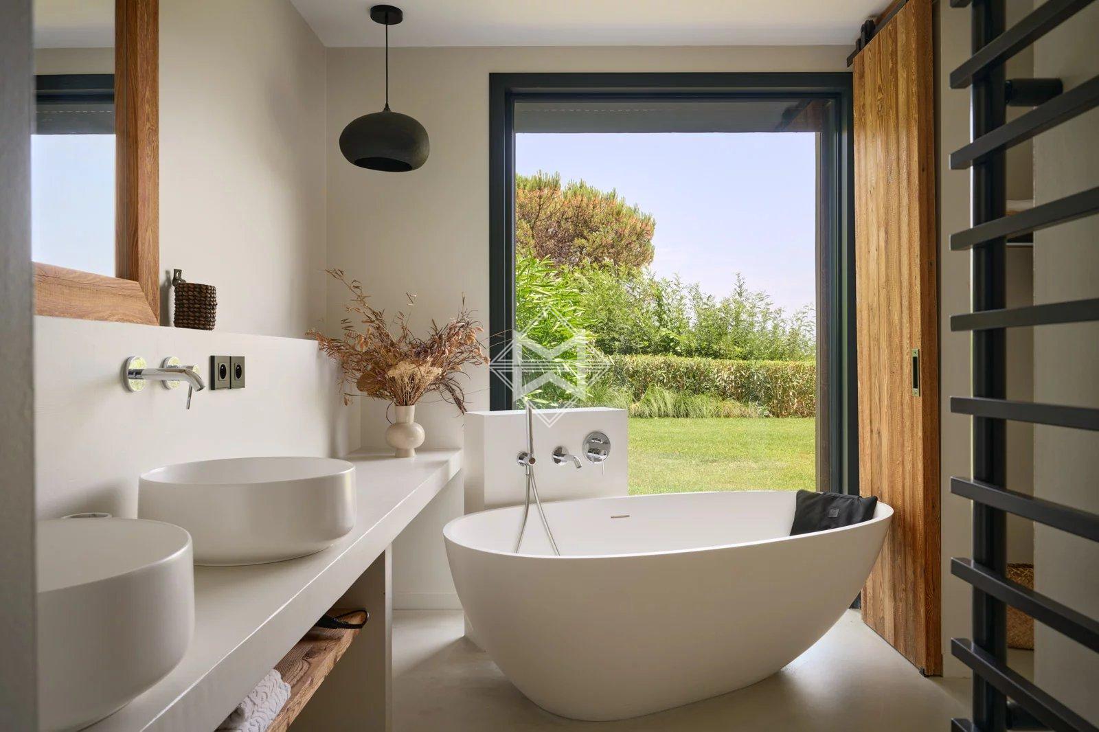 Rent Villa Saint-Tropez - 9 Bedrooms - Panoramic sea view . Ref 8828L