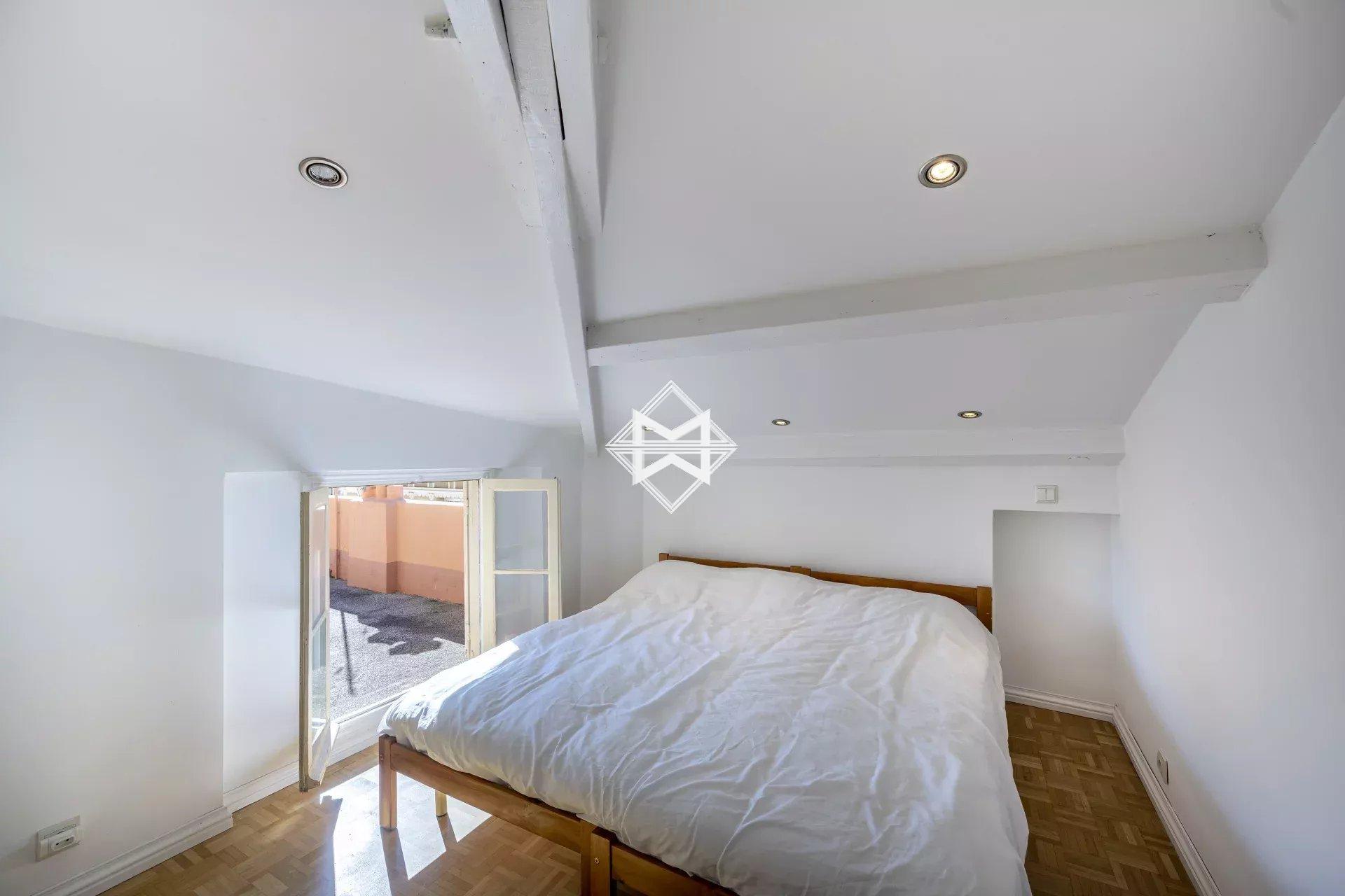 Sale Apartment Monte-Carlo - 1 Bedrooms - Sea view - Open view . Ref MC330