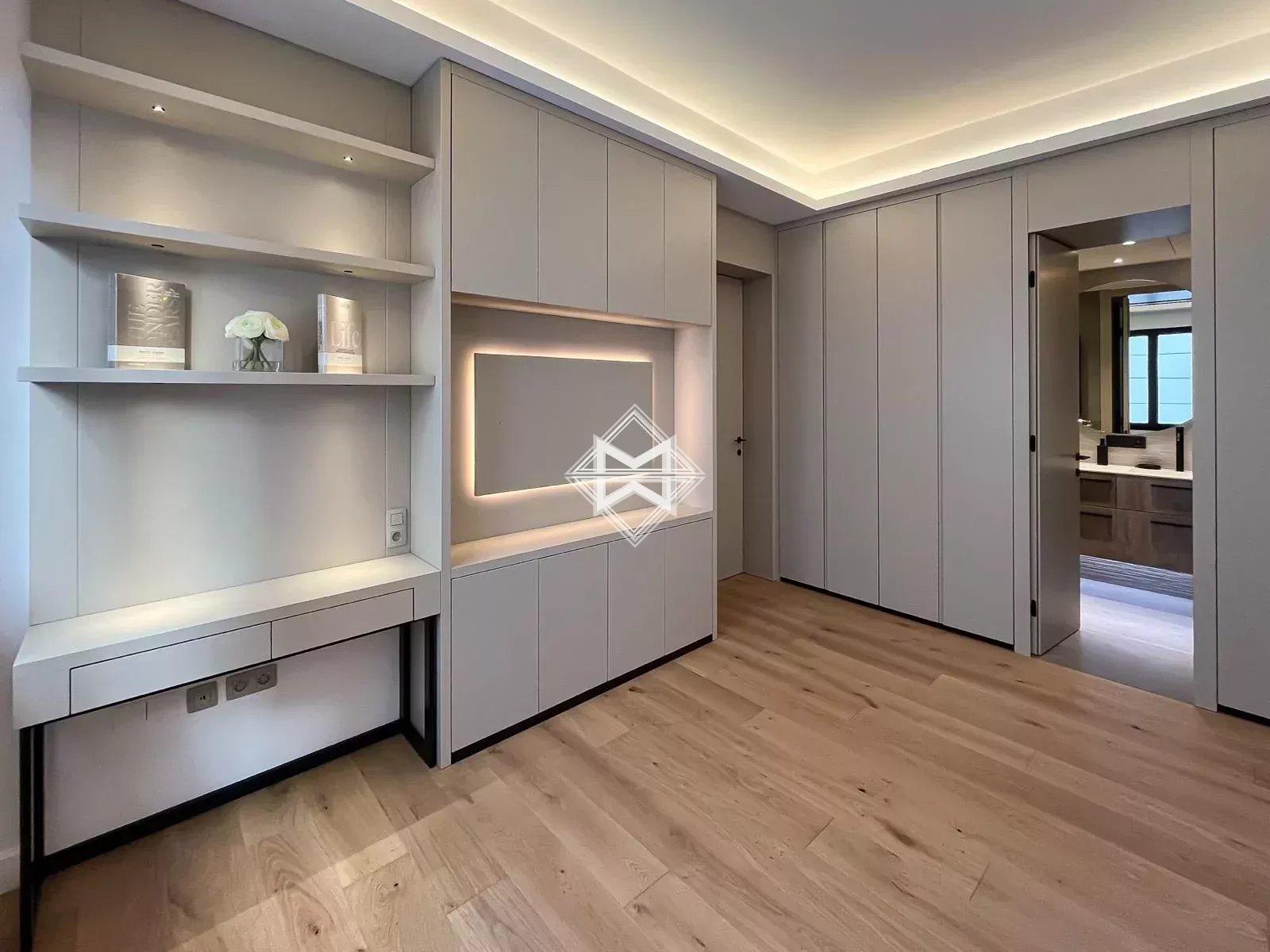 Sale Apartment Monte-Carlo - 2 Bedrooms - Harbor . Ref MC249